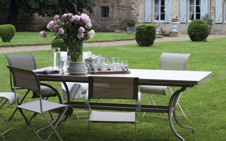 Extendable Tables: A Guide to Shapes, Designs, and Selection Tips